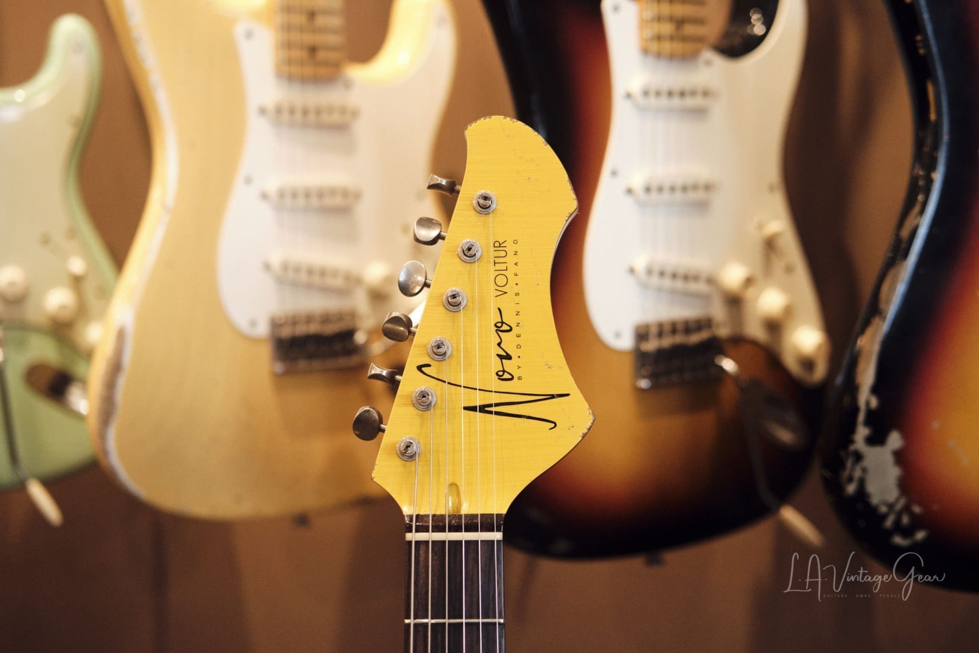 Novo ‘Voltur’ Offset Style Electric Guitar – Yellow over ’64 Sunburst ...